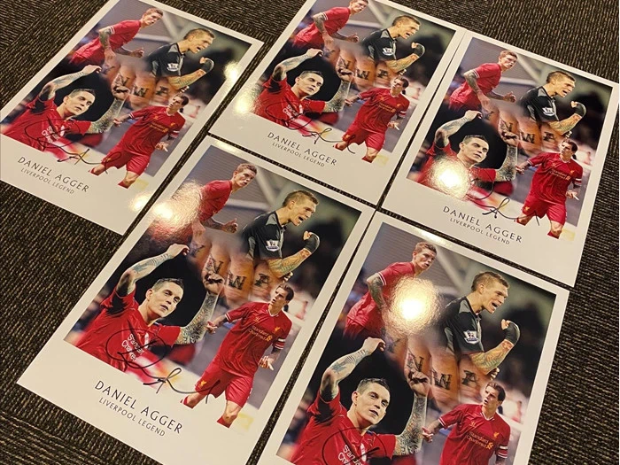 Daniel Agger Liverpool spillertrøje med autograf og 5 signeret A4 fotos